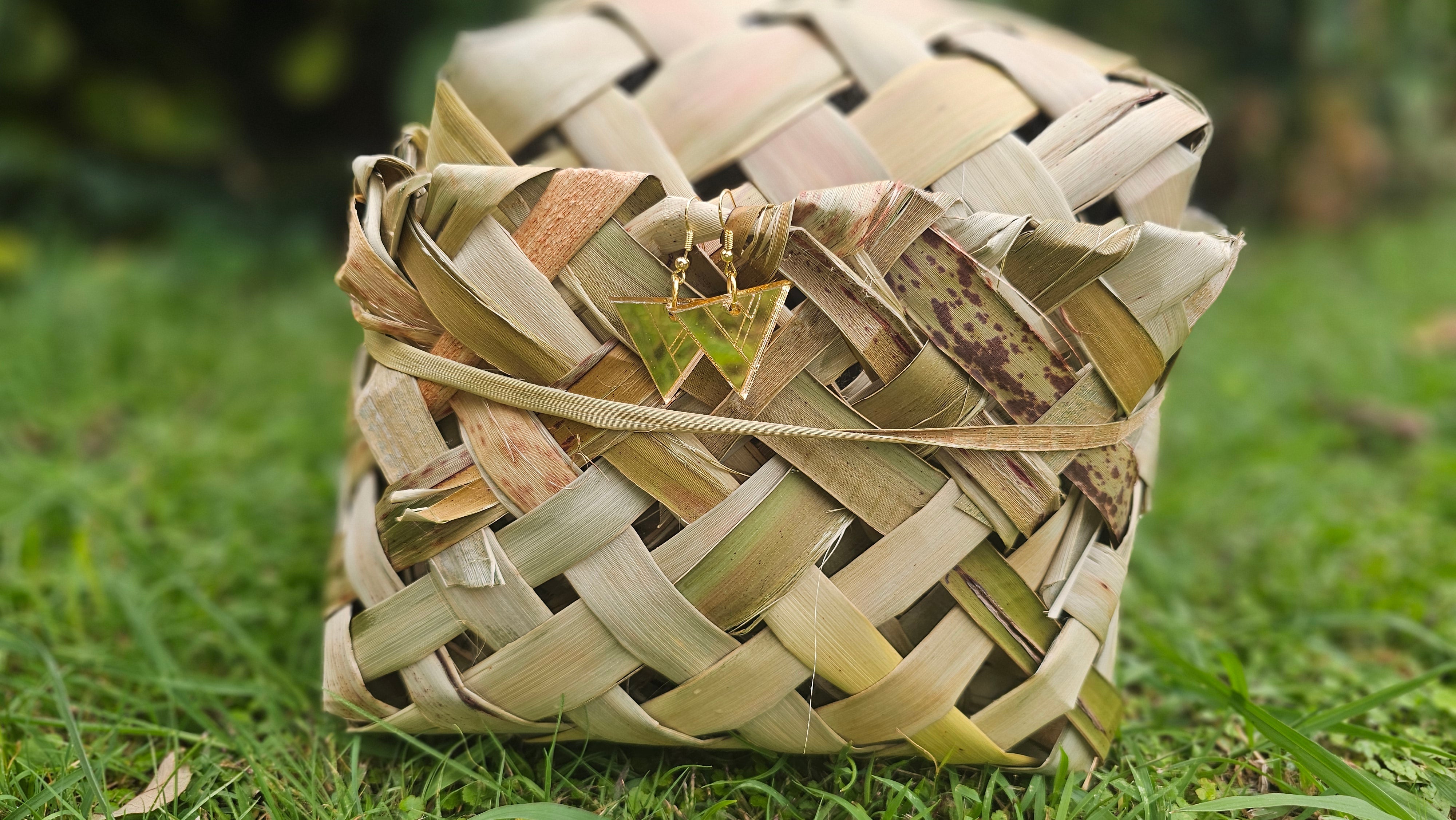 Hineteiwaiwa Gold Mirror Niho Raranga – IHO CREATIONS